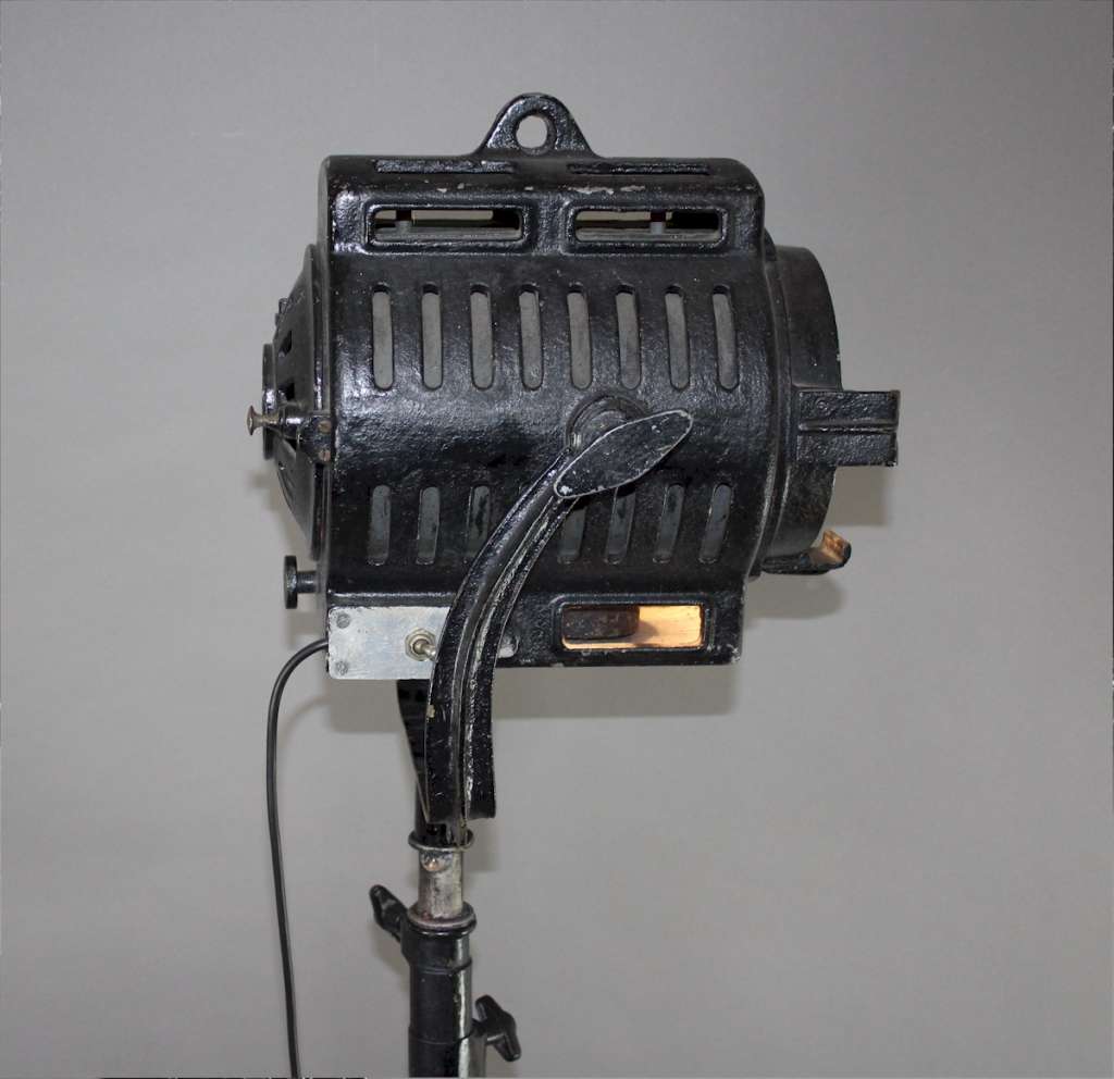 Vintage Industrial theatre lamp by Hewitt Universal | SOLD | Art Furniture